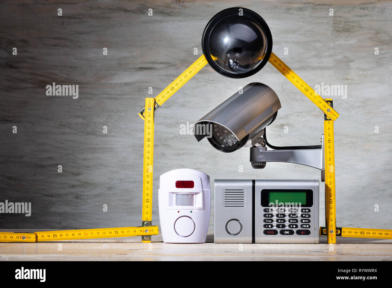 Security in the workplace hi-res stock photography and images - Alamy