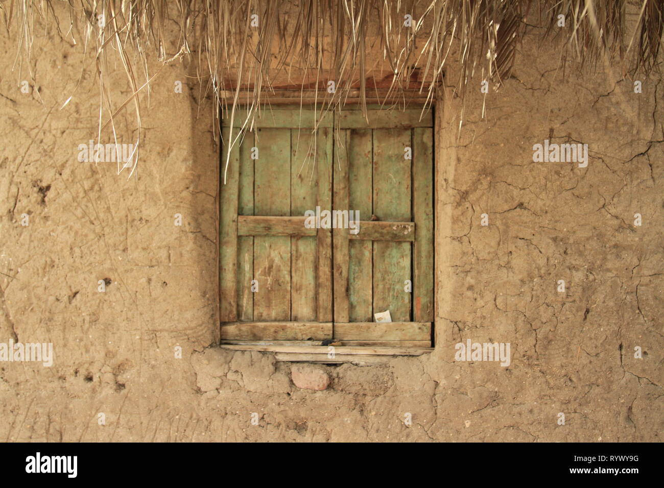 Faded window shutters hi-res stock photography and images - Alamy