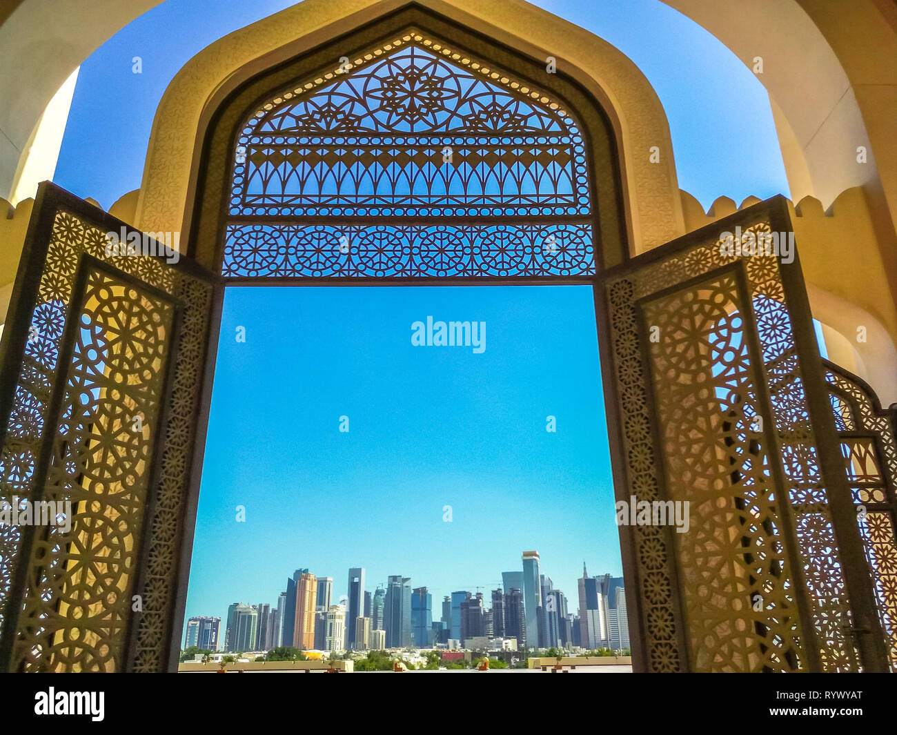 Qatar grand mosque door hi-res stock photography and images - Alamy