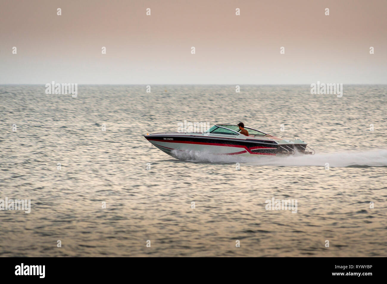 Speeding motorboat hi-res stock photography and images - Alamy