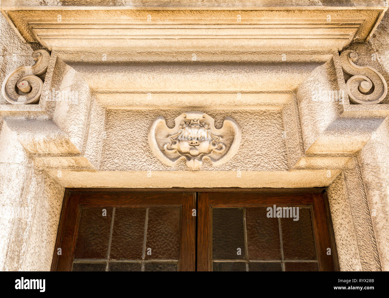 Architrave detail door hi-res stock photography and images - Alamy