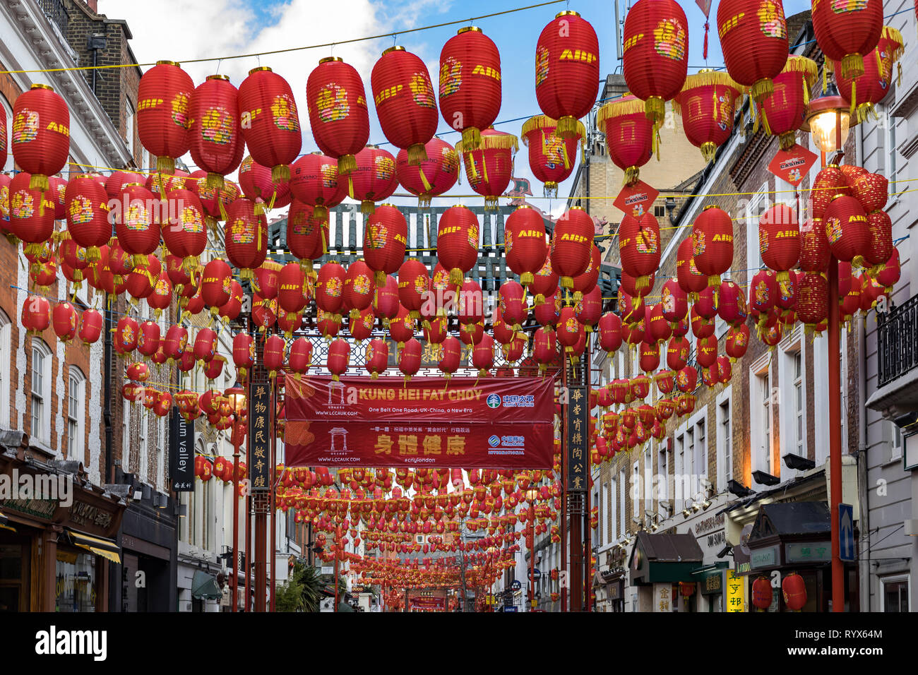 Chinatown chinese england london soho gate hi-res stock photography and images - Alamy