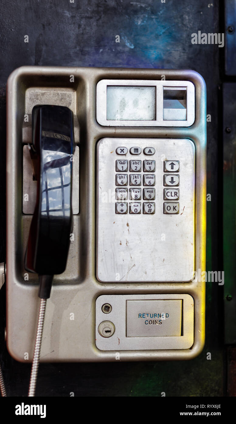 London black telephone box hi-res stock photography and images - Alamy