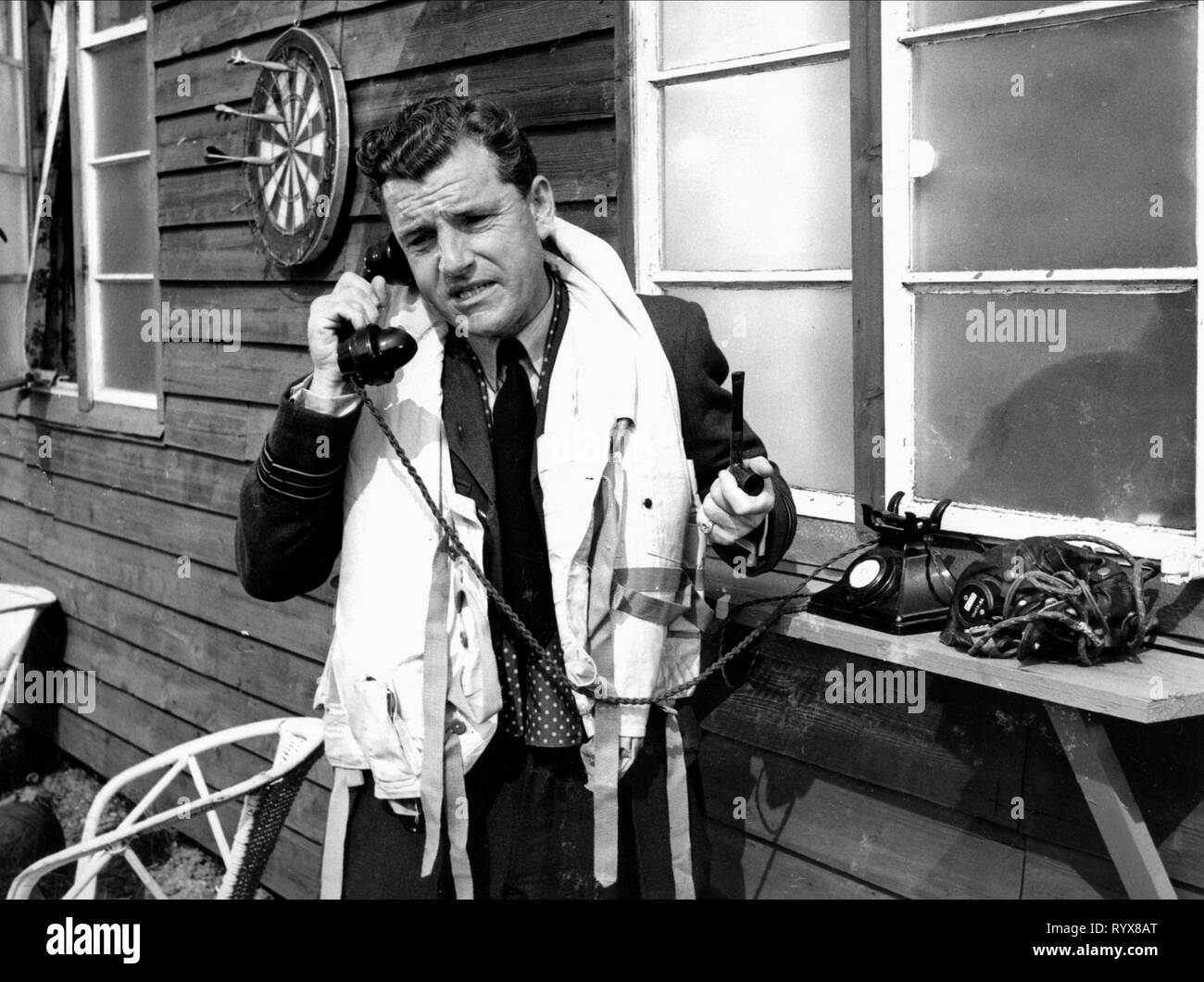 KENNETH MORE, REACH FOR THE SKY, 1956 Stock Photo - Alamy