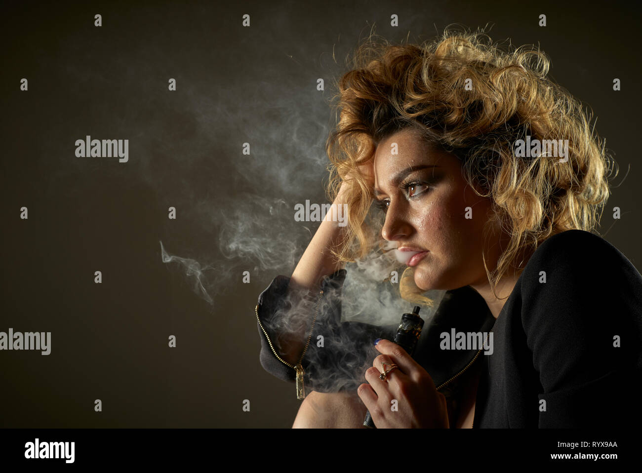 Female vaping hi-res stock photography and images - Alamy