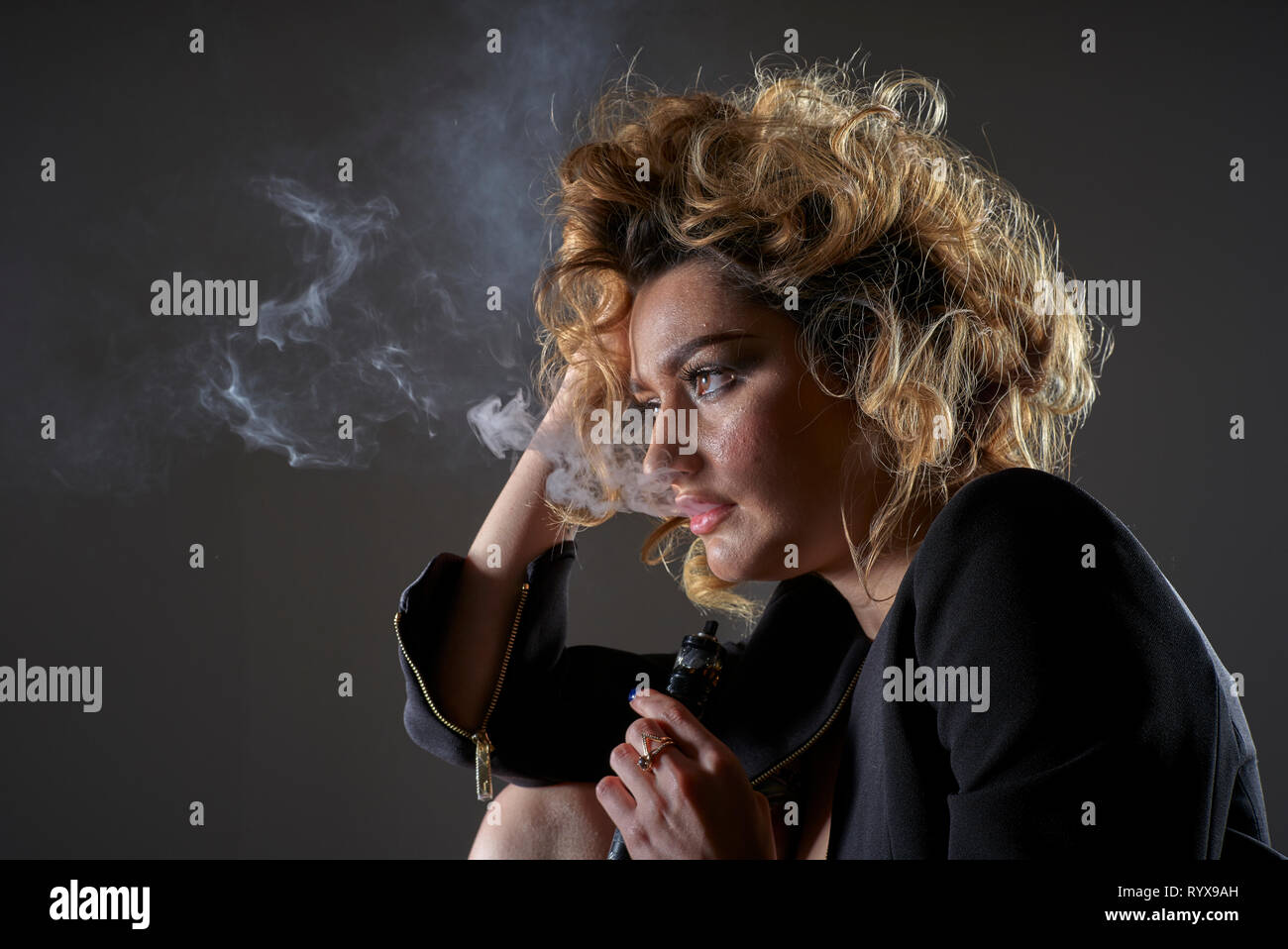 Female vaping hi-res stock photography and images - Alamy