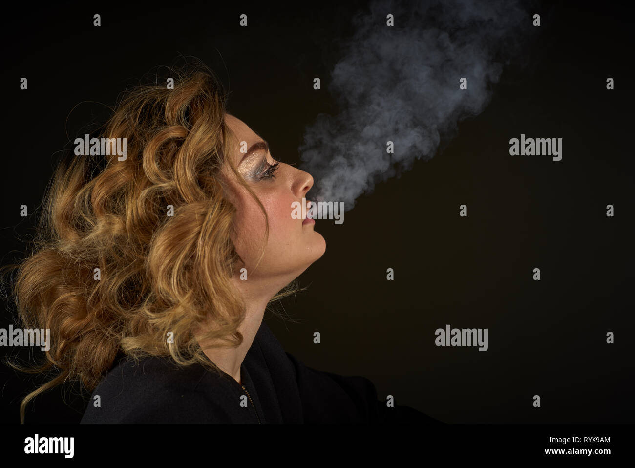 Female vaping hi-res stock photography and images - Alamy