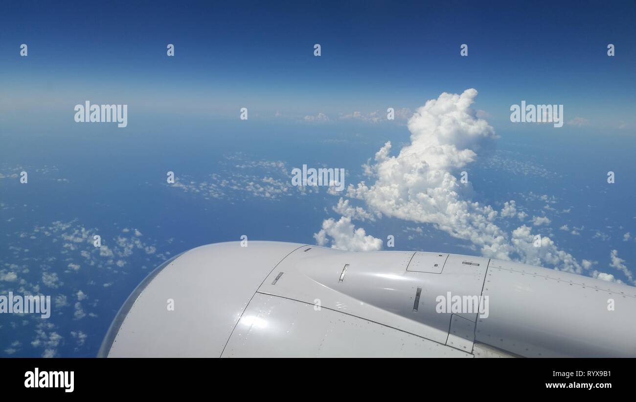 Aircraft window seat view hi-res stock photography and images - Alamy