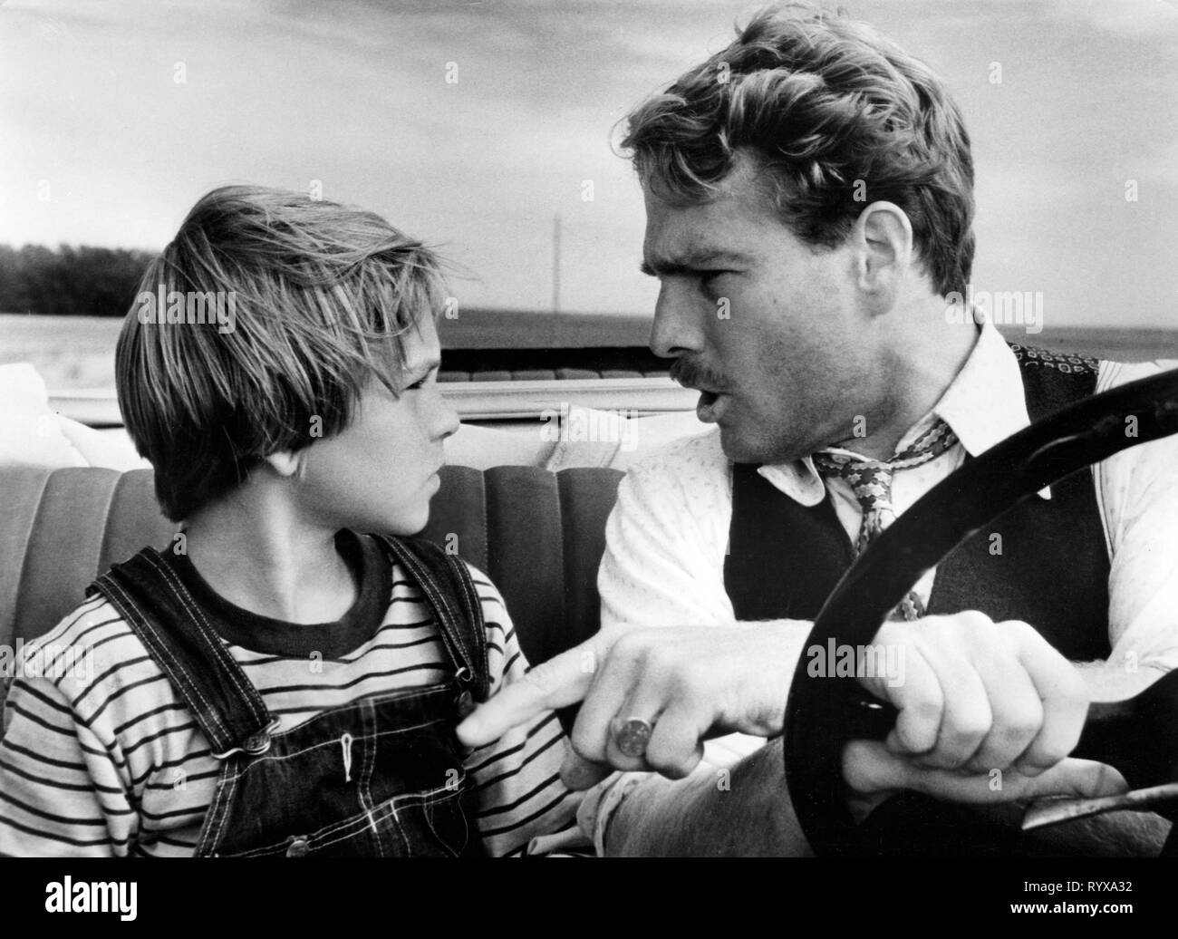 Ryan o'neal 70s hi-res stock photography and images - Alamy