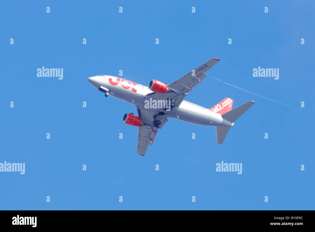 Boeing 737 G-CELE operated by JET2 on final approach into Leeds ...
