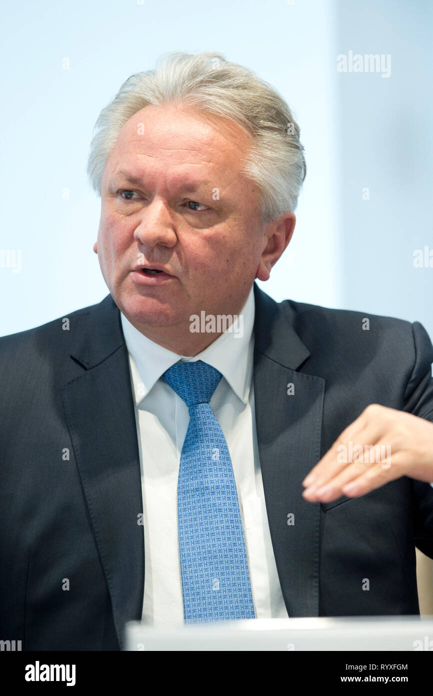 Duesseldorf, Deutschland. 13th Mar, 2019. Armin PAPPERGER, Management ...