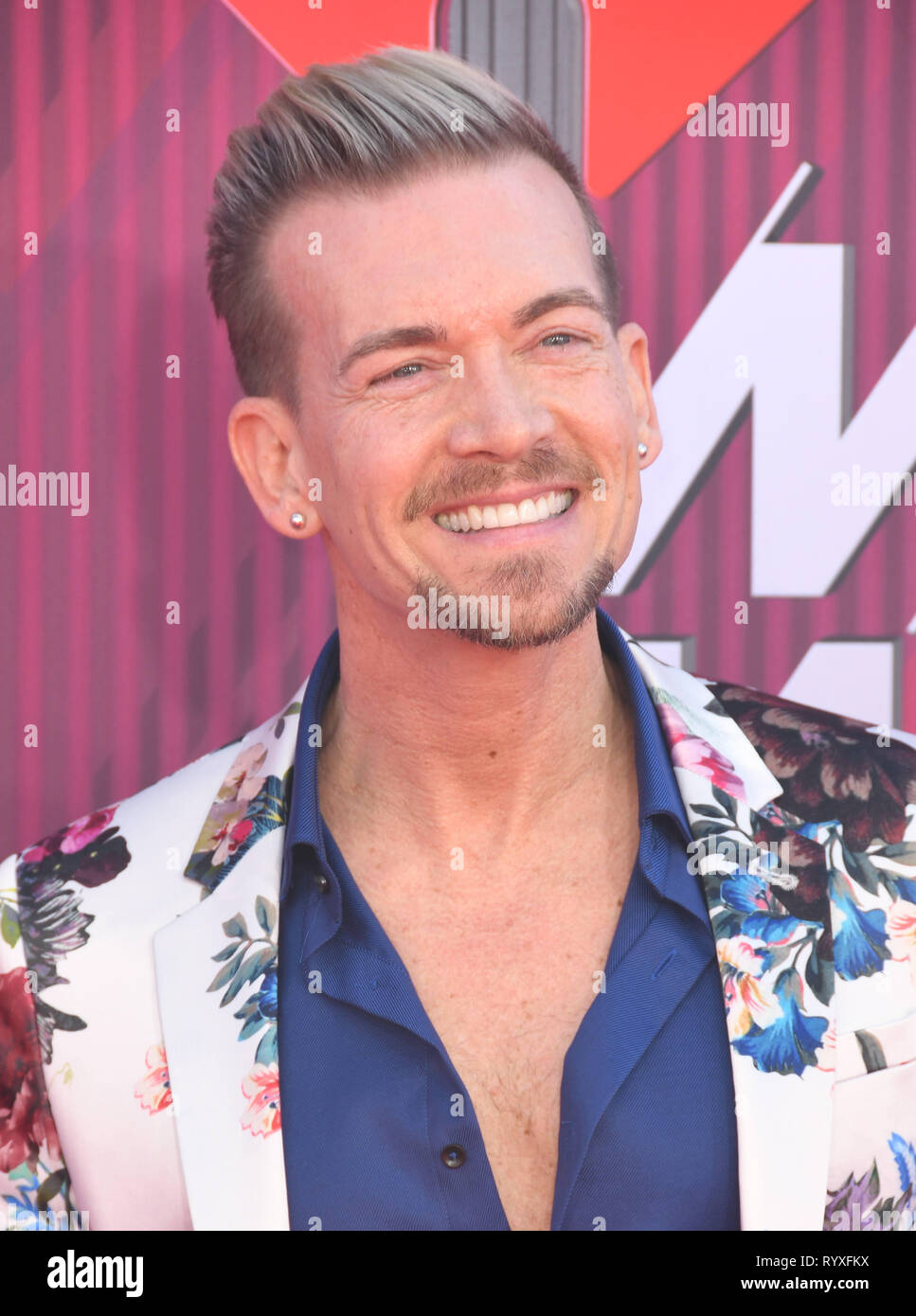 Damon sharp hi-res stock photography and images - Alamy