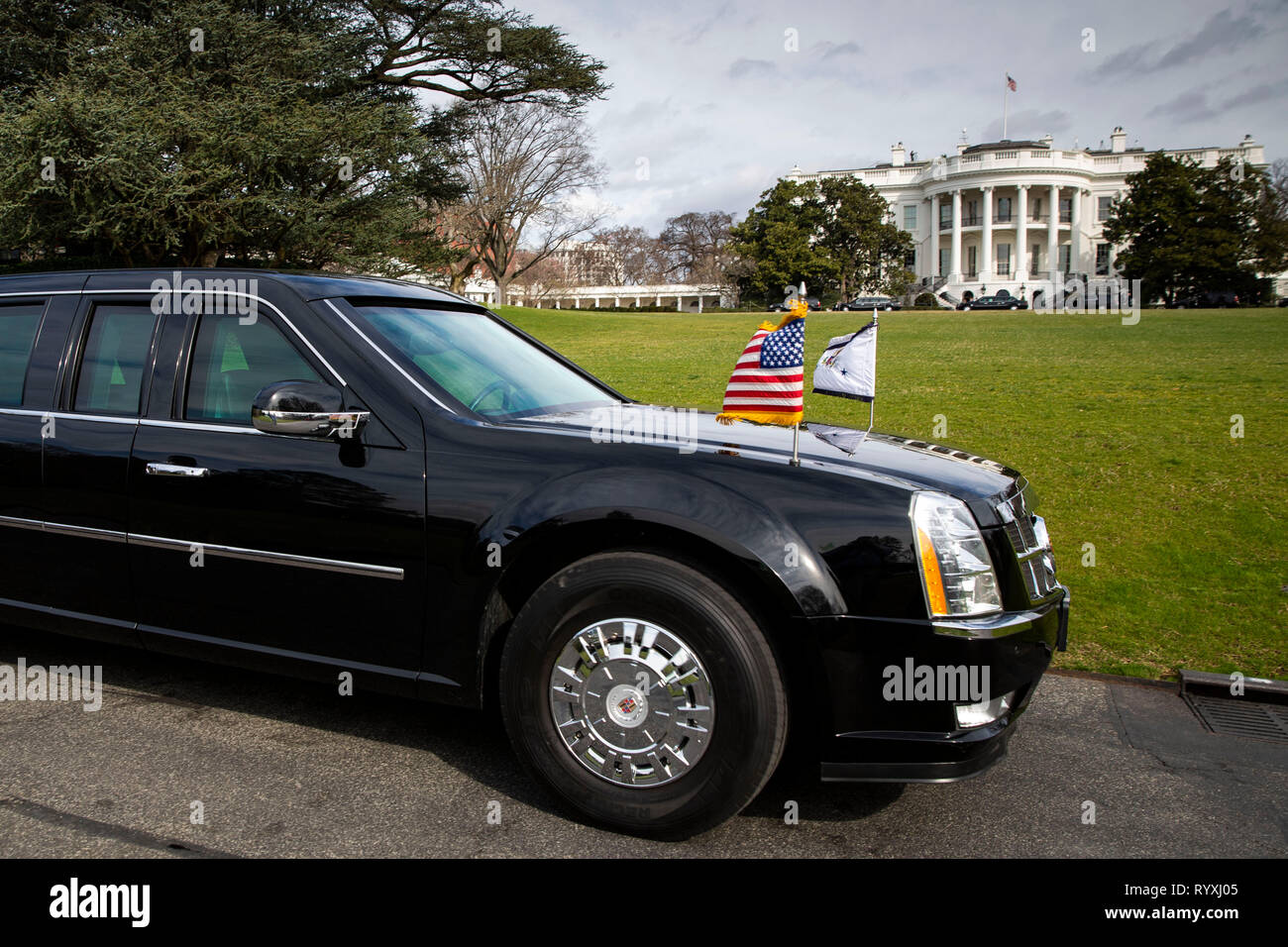 Driveway house u hi-res stock photography and images - Alamy