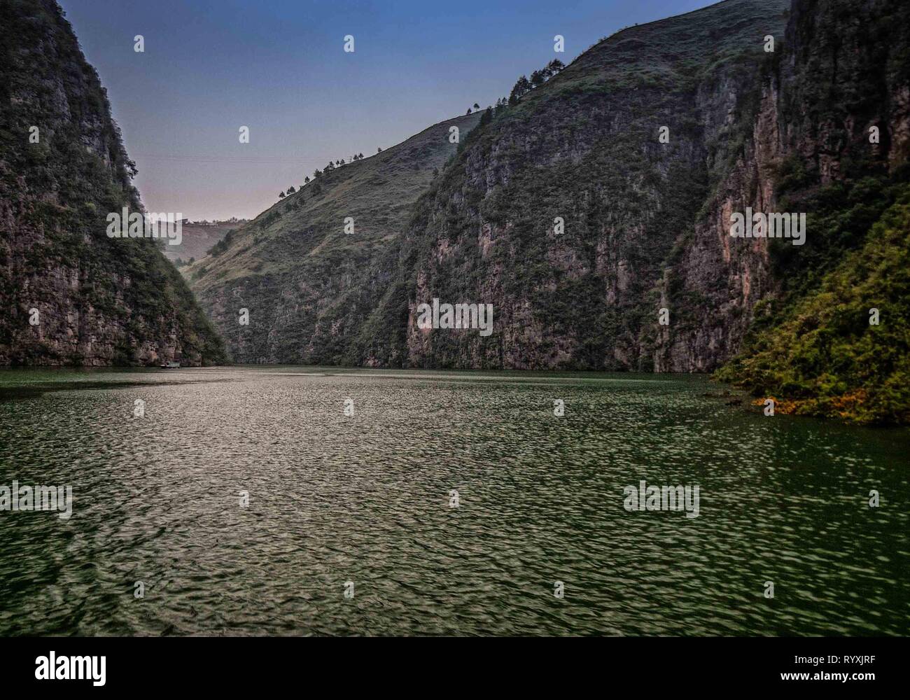 Mini three gorges hi-res stock photography and images - Alamy