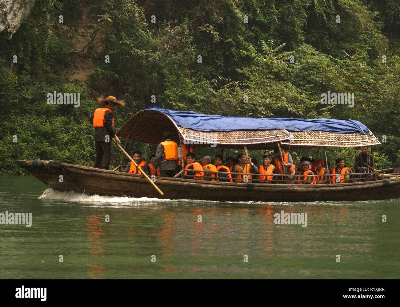 Sampan along the yangtze river in china hi-res stock photography and ...