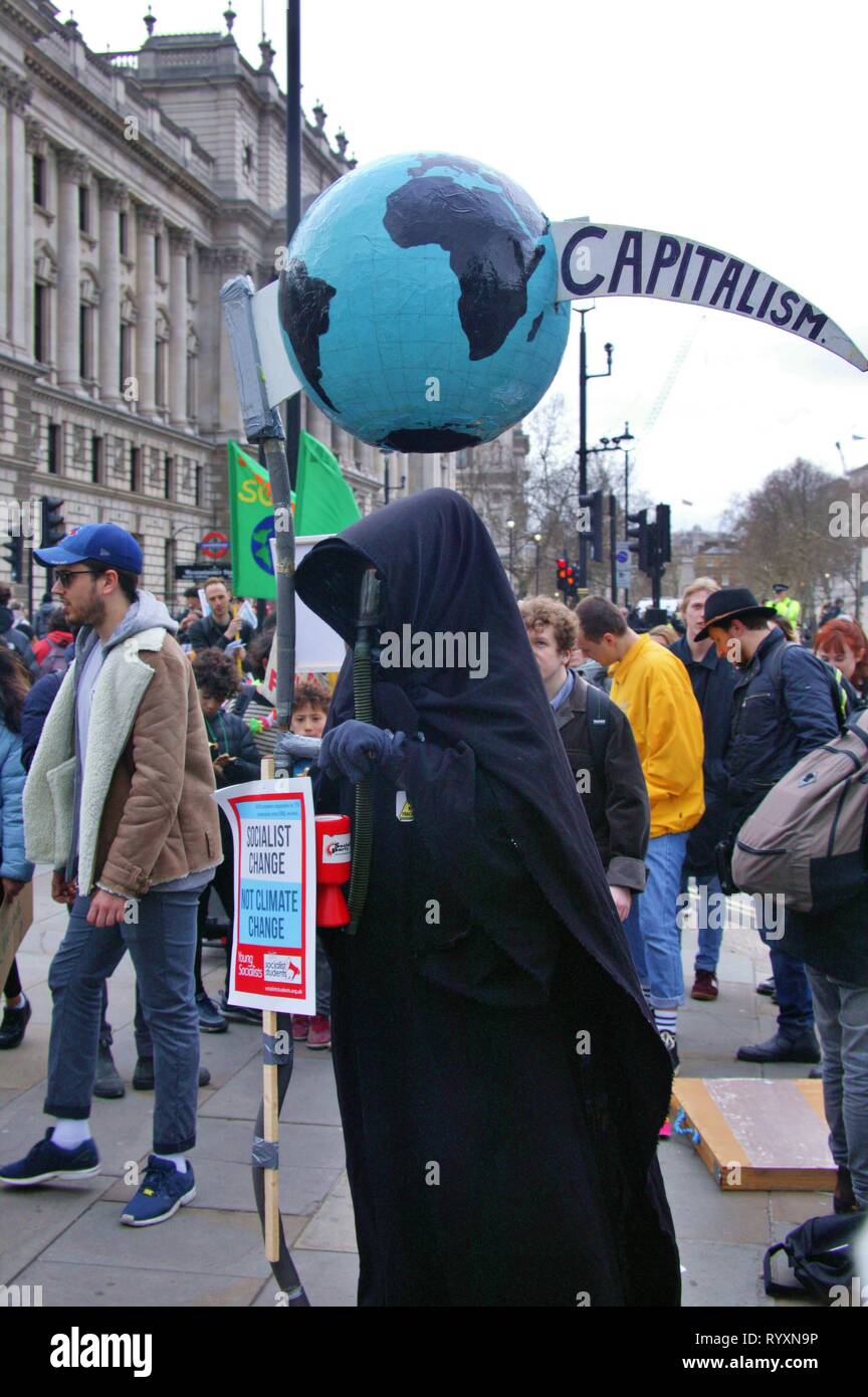 Ucl London Statue High Resolution Stock Photography and Images - Alamy