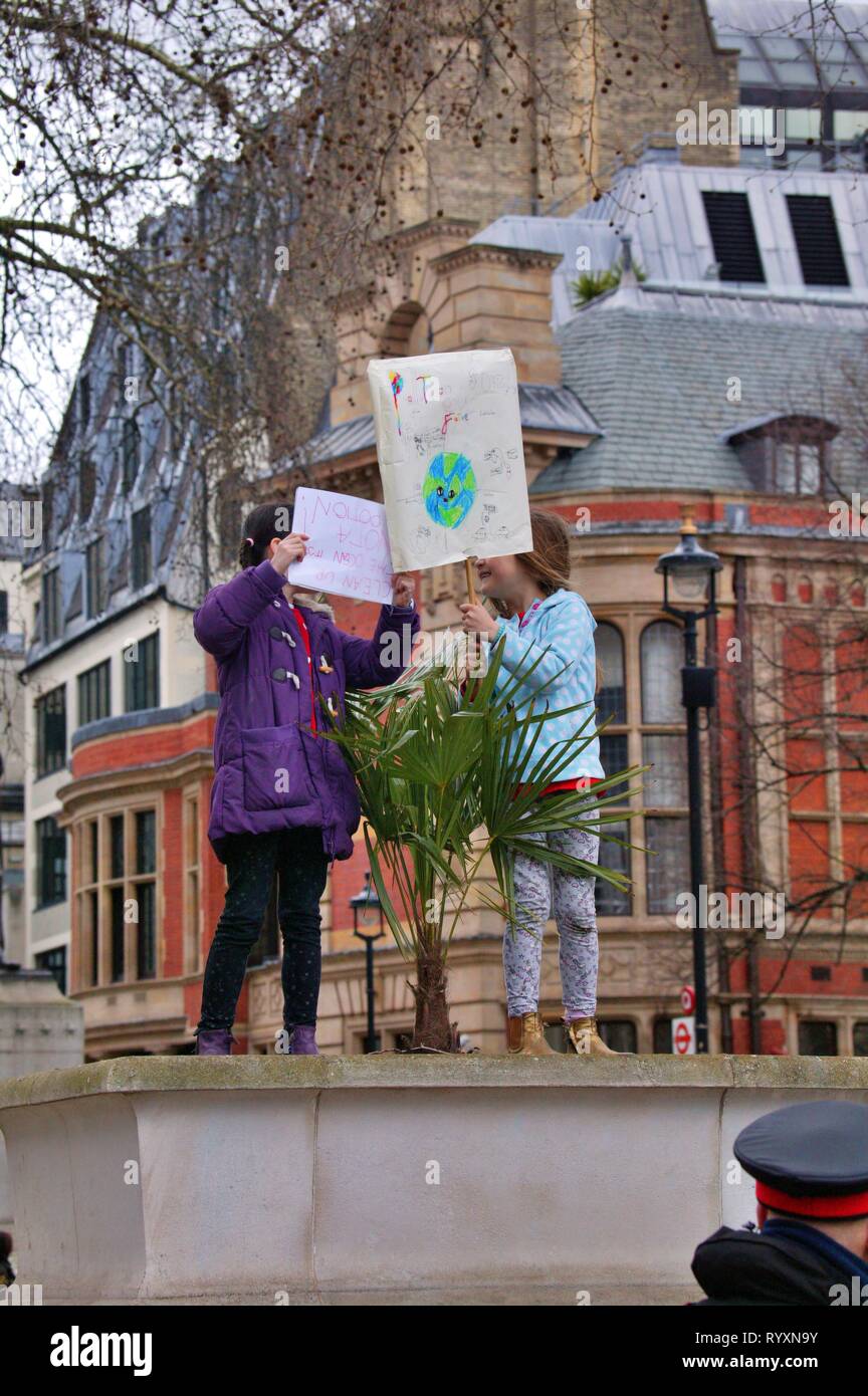 Ucl London Statue High Resolution Stock Photography and Images - Alamy