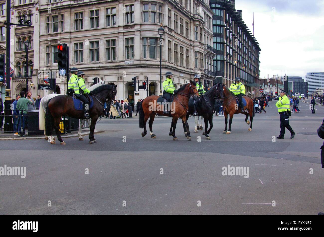 Ucl london statue hi-res stock photography and images - Alamy