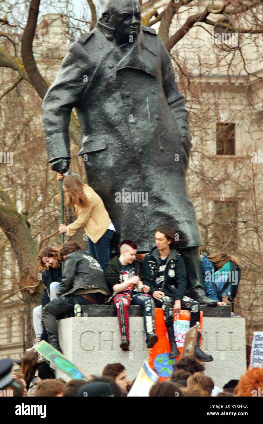 Ucl london statue hi-res stock photography and images - Alamy