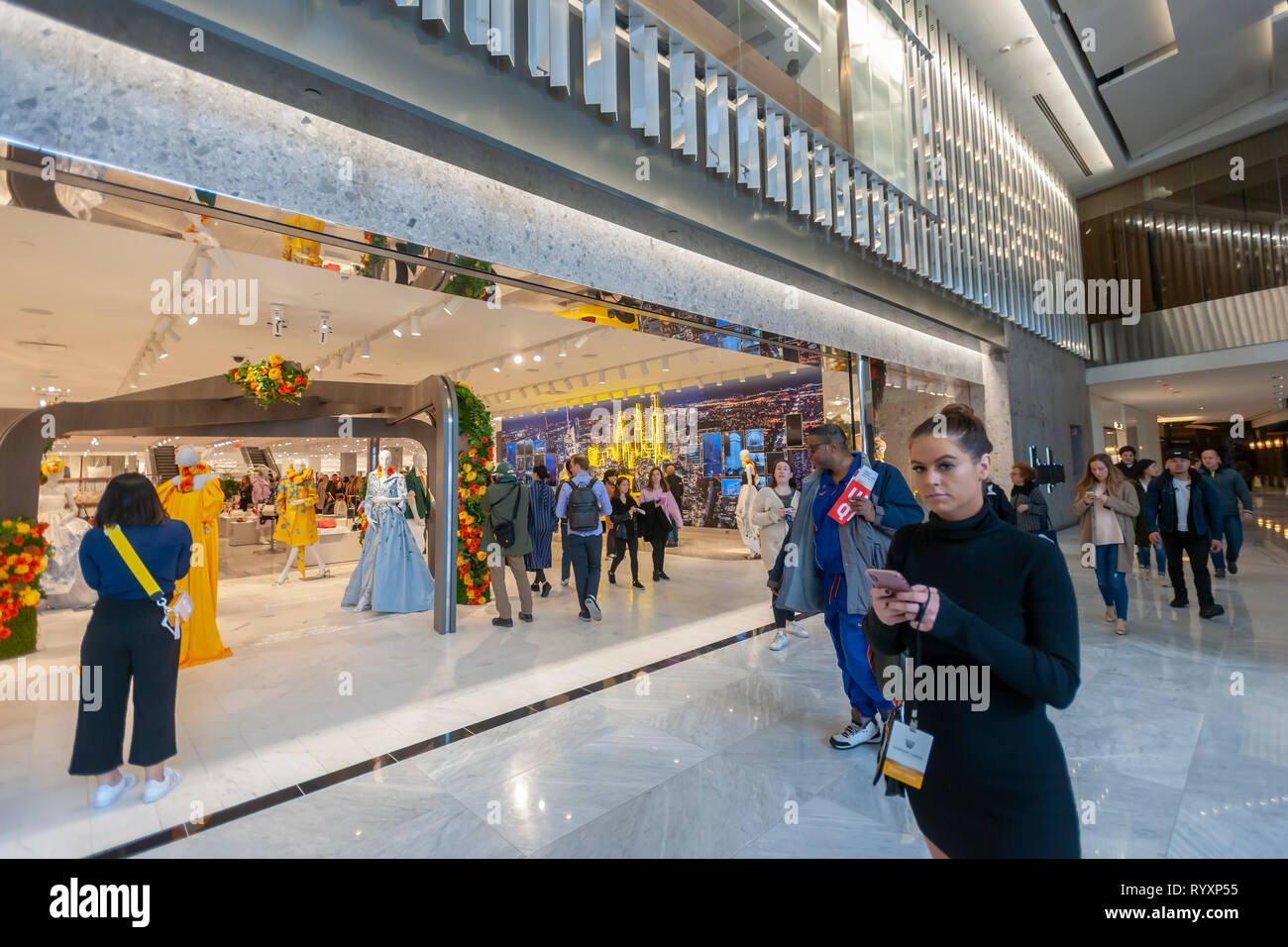 New York, USA. 15th Mar, 2019. Visitors outside the Neiman Marcus ...