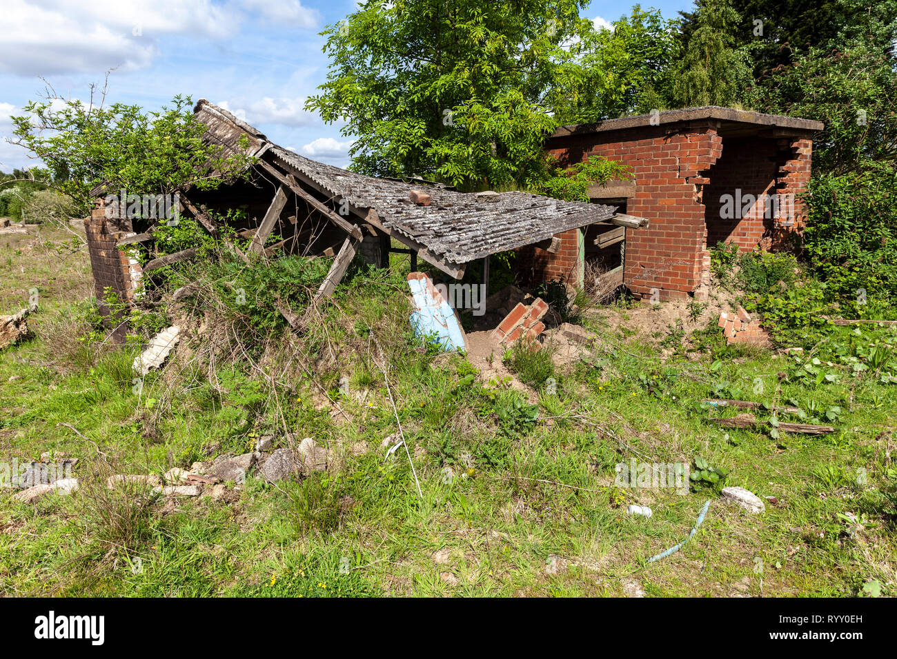 Old disused sand quarry in Doncaster, South Yorkshire Stock Photo - Alamy