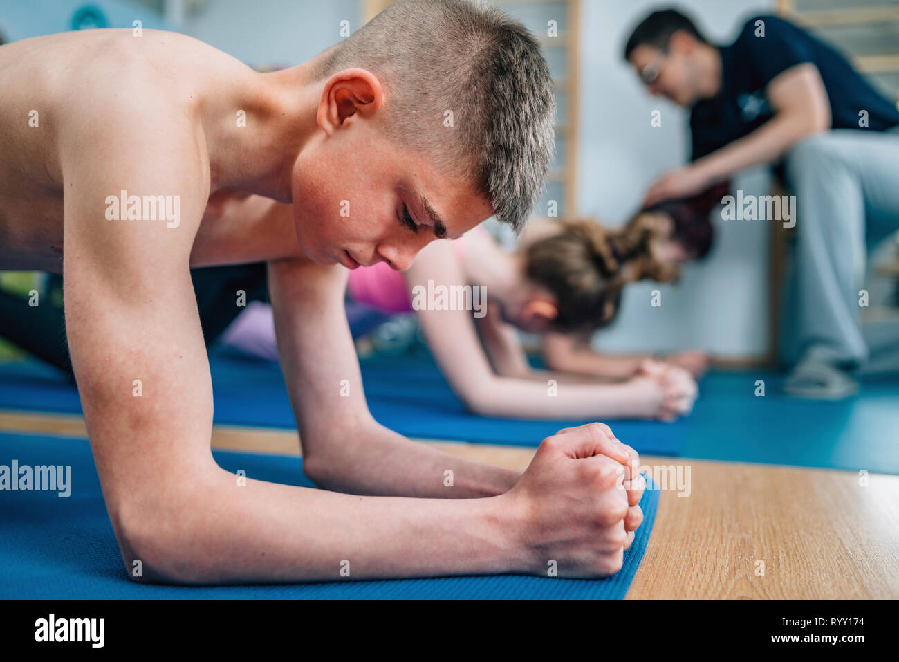 Physical Therapist doing exercises with teenagers Stock Photo - Alamy