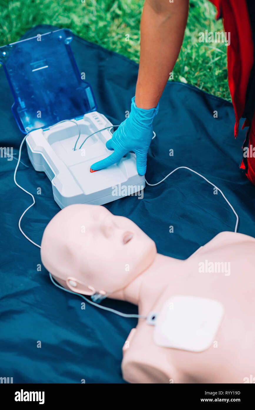 Defibrillator training outdoors Stock Photo - Alamy