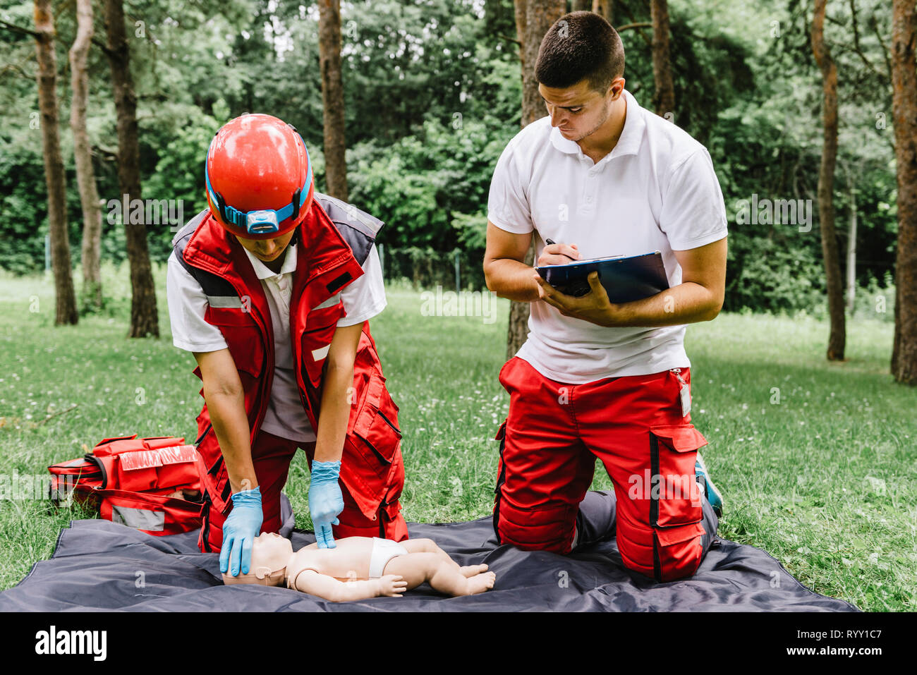 Baby first aid class hi-res stock photography and images - Alamy
