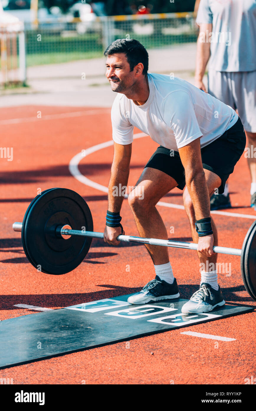 Man dead lift hi-res stock photography and images - Alamy