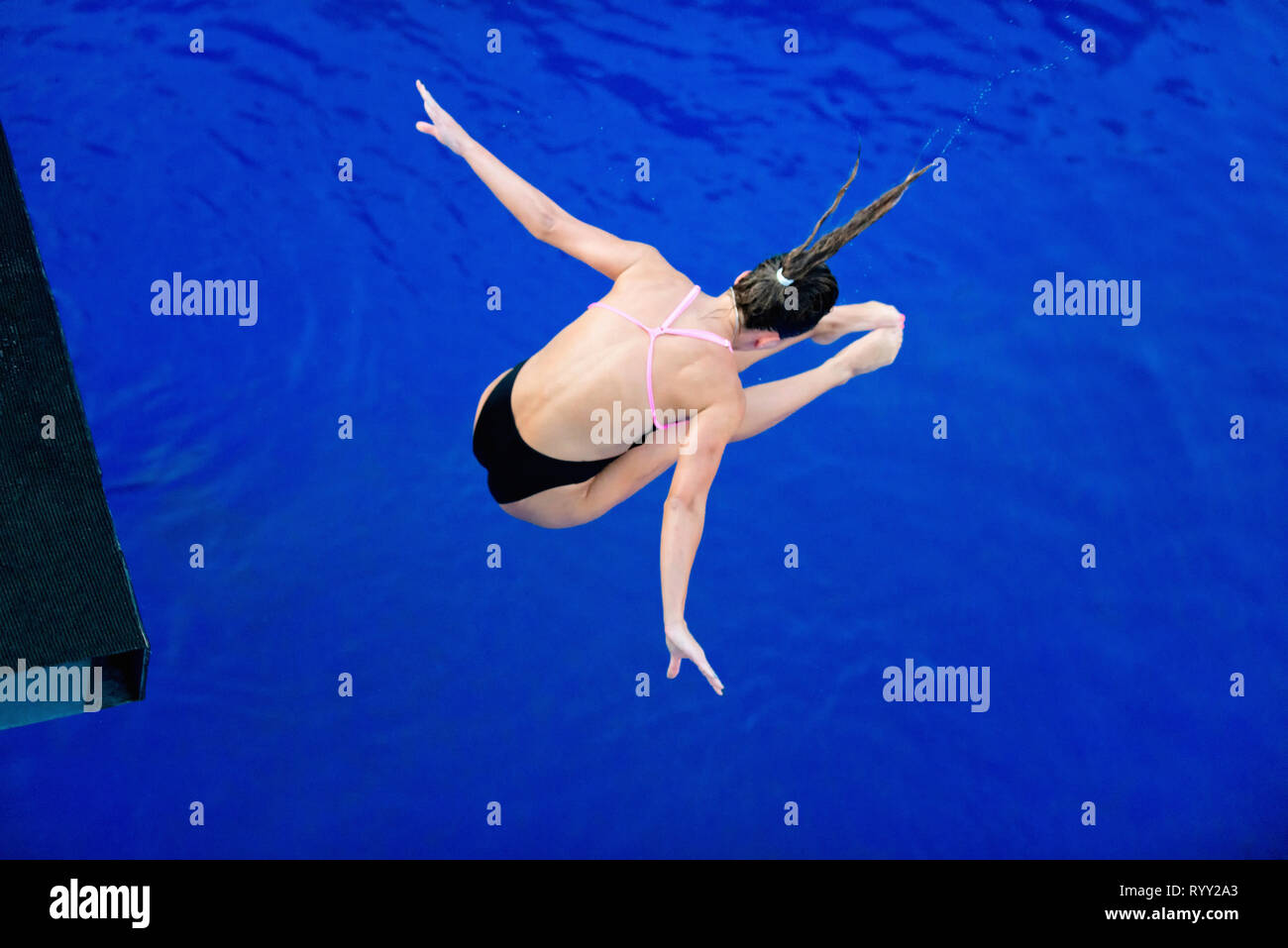 Platform diving hi-res stock photography and images - Alamy