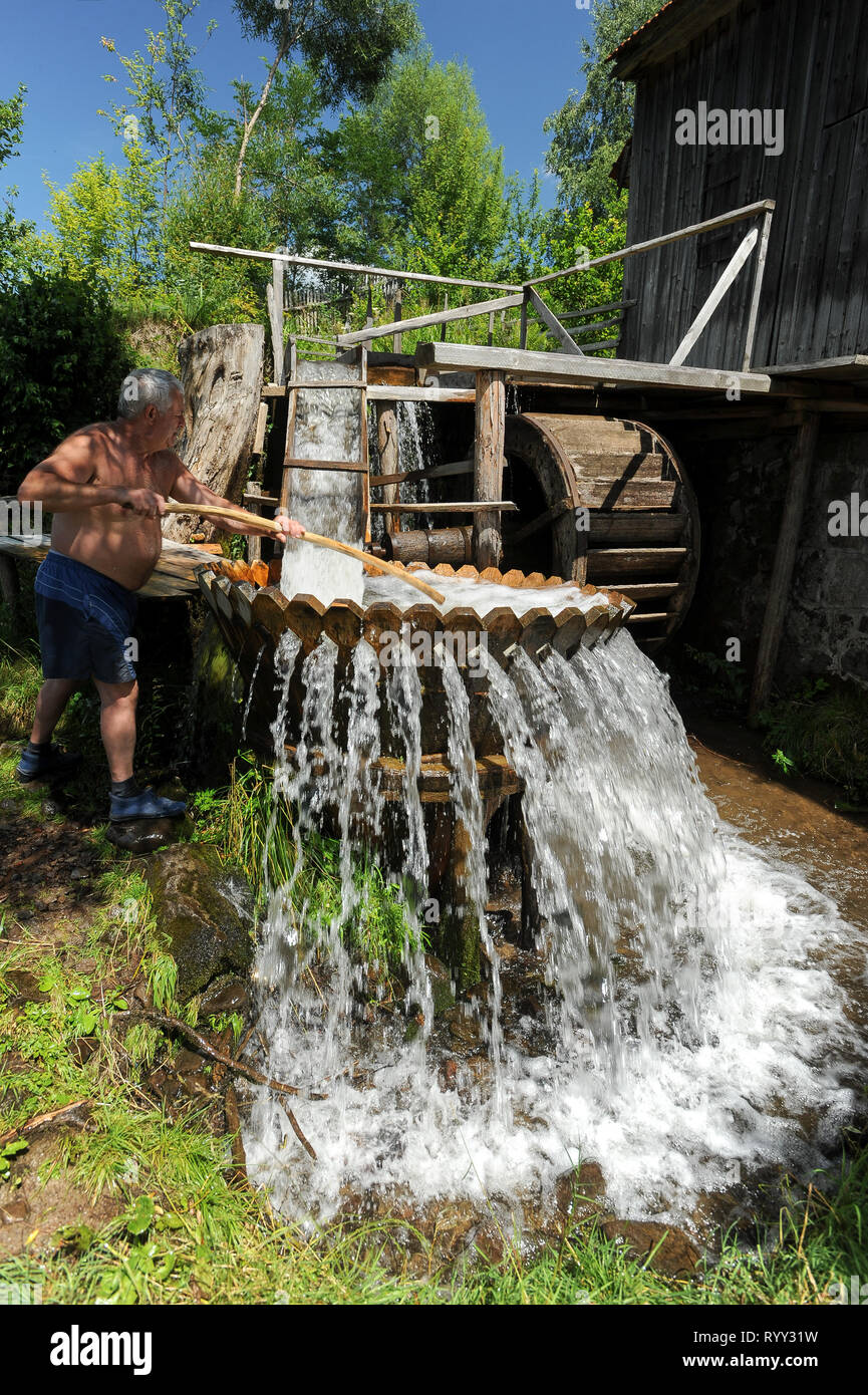 Old style washing machine hi-res stock photography and images - Alamy
