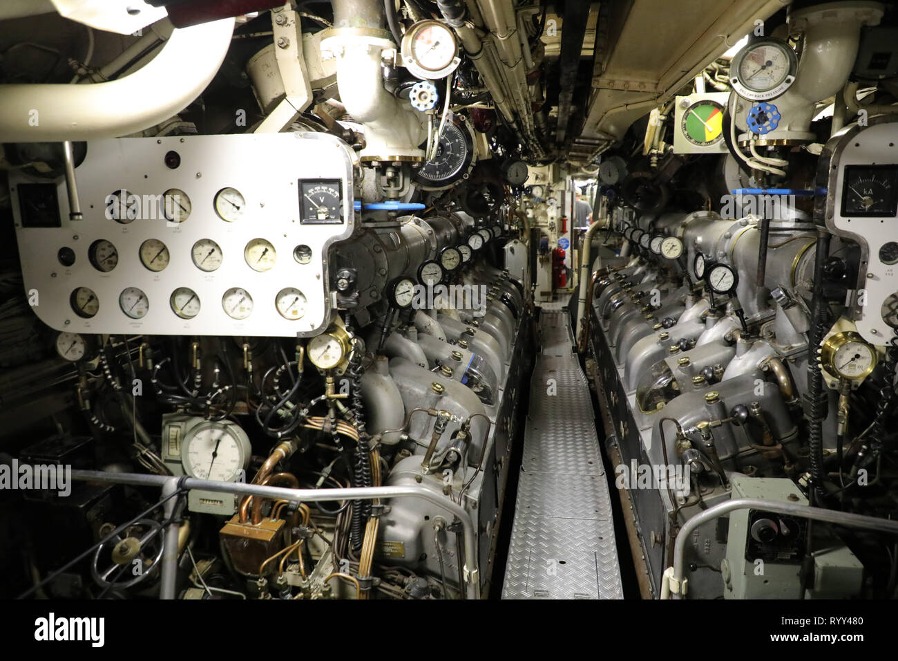 Submarine HMAS Onslow at the Australian National Maritime Museum ...