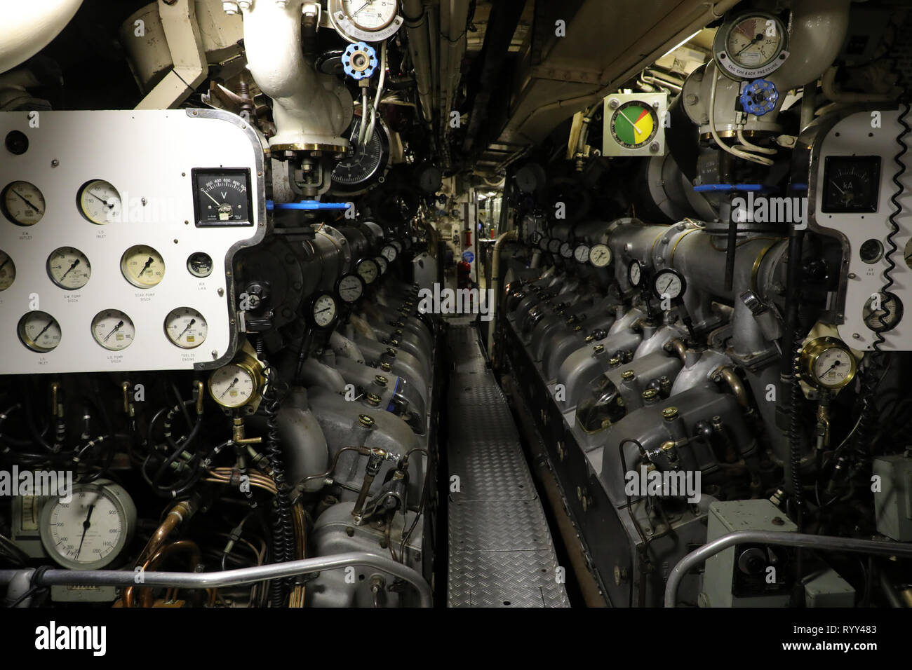 Submarine HMAS Onslow at the Australian National Maritime Museum ...