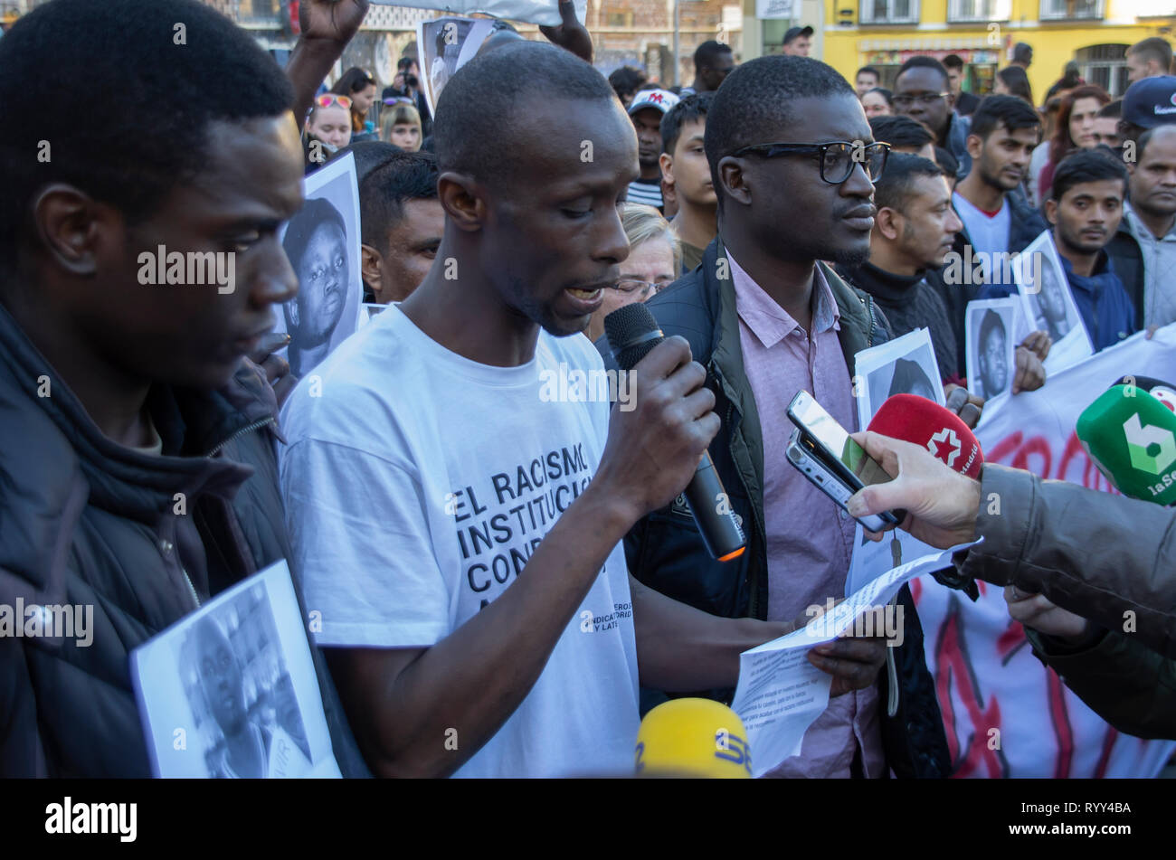 Young nelson mandela speaking hi-res stock photography and images - Alamy