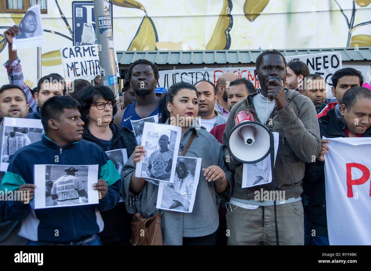 Young nelson mandela speaking hi-res stock photography and images - Alamy
