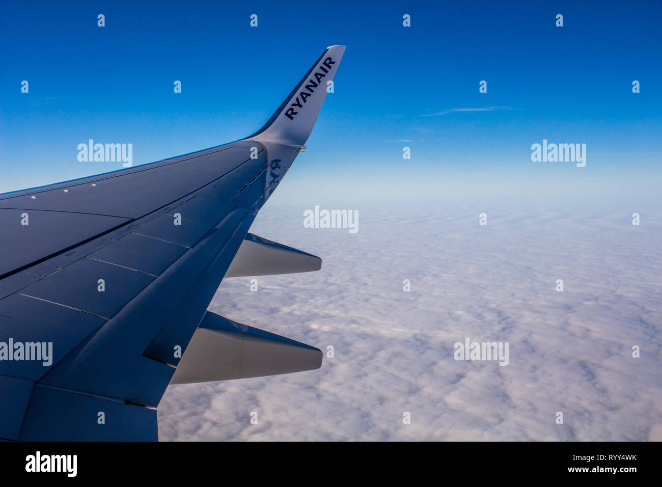 Ryanair logo hi-res stock photography and images - Alamy