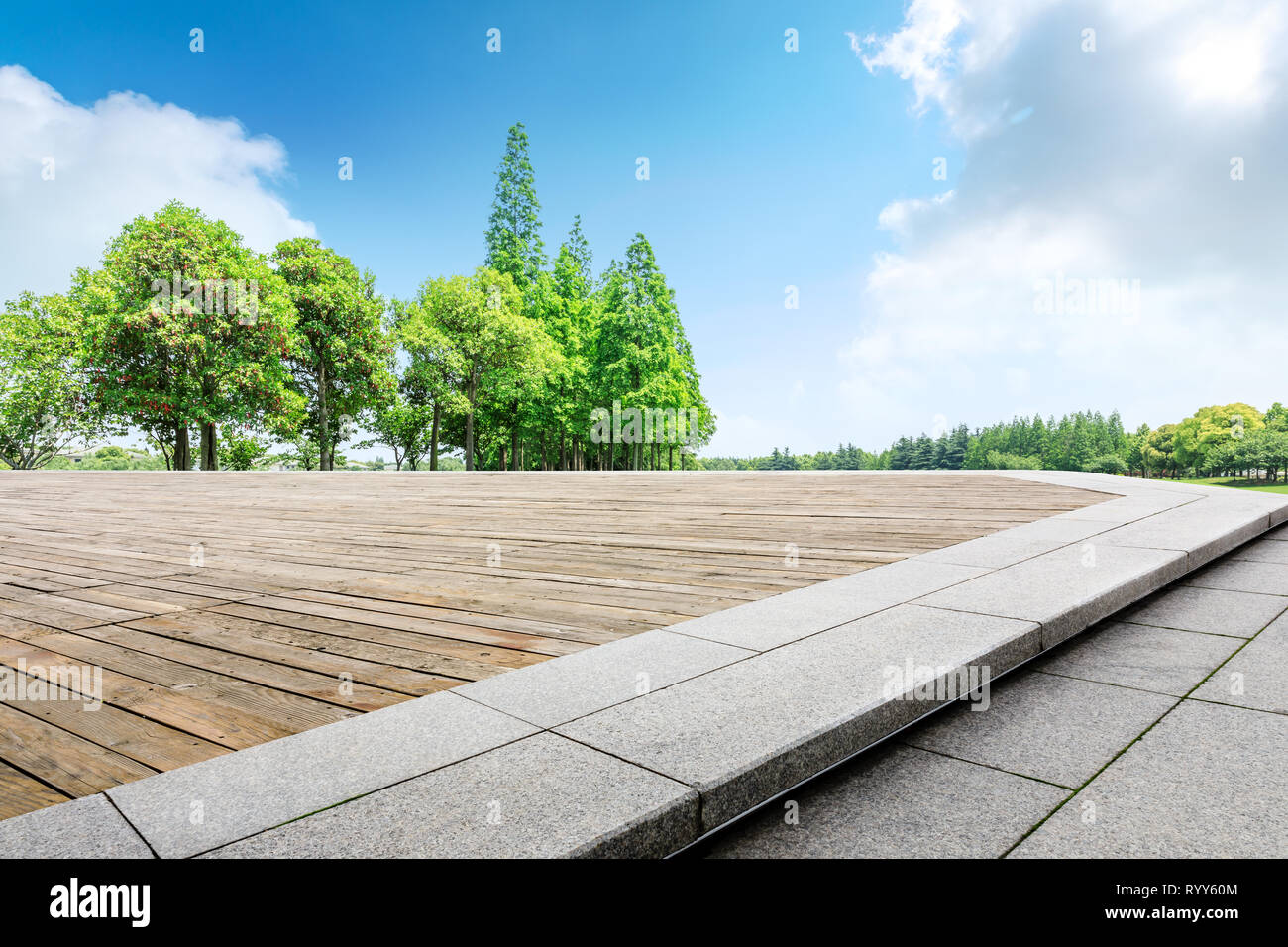 Green platform horizontal hi-res stock photography and images - Alamy