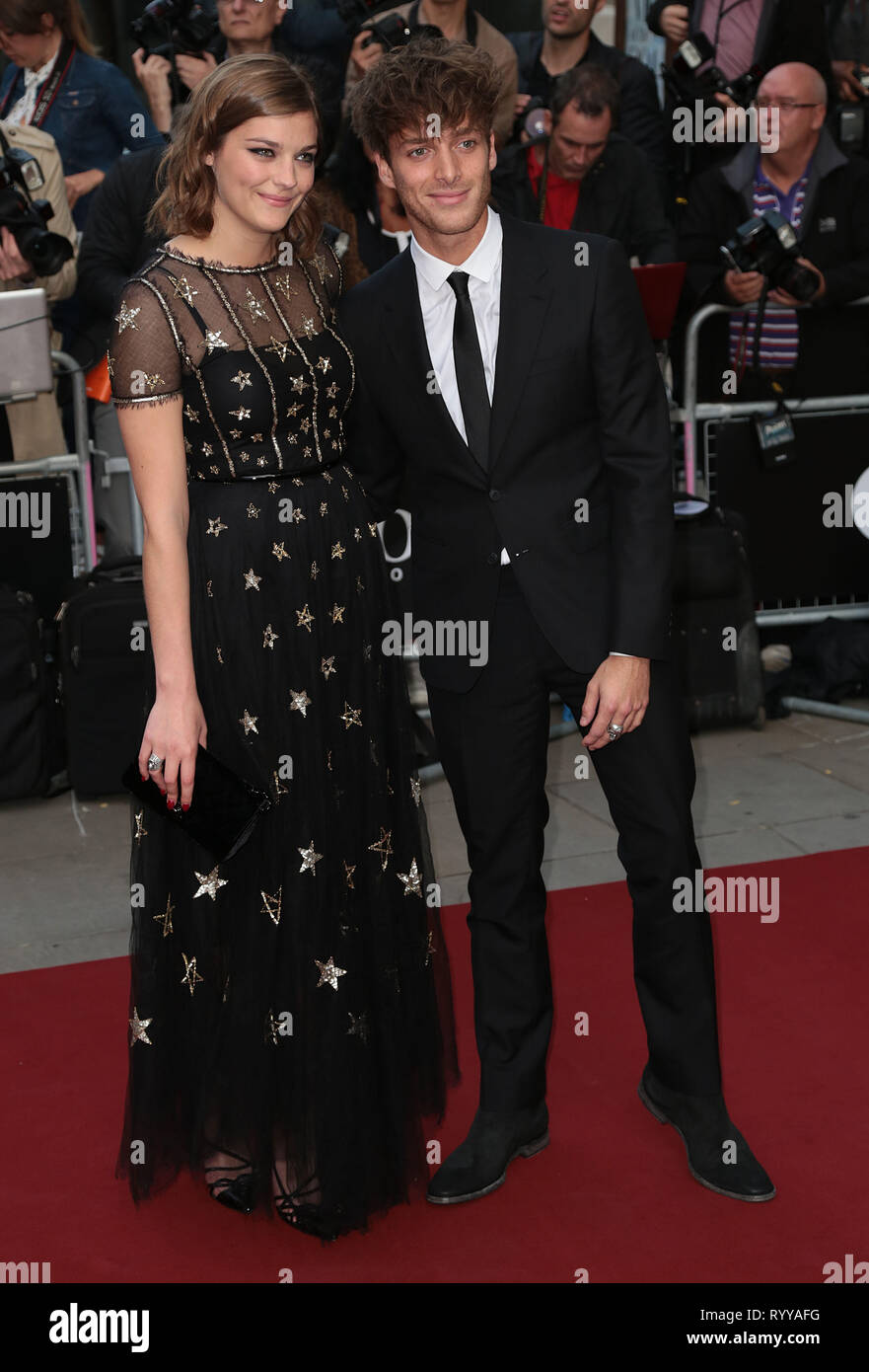 Amber anderson and paolo nutini hi-res stock photography and images - Alamy