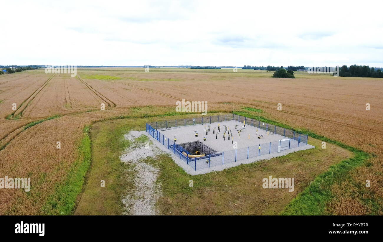 Split in middle hi-res stock photography and images - Alamy