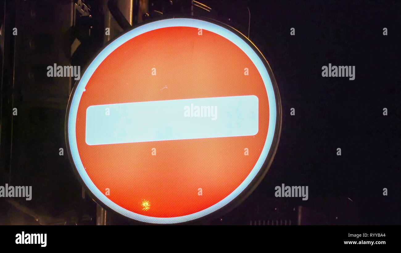 Horizontal sign hi-res stock photography and images - Alamy