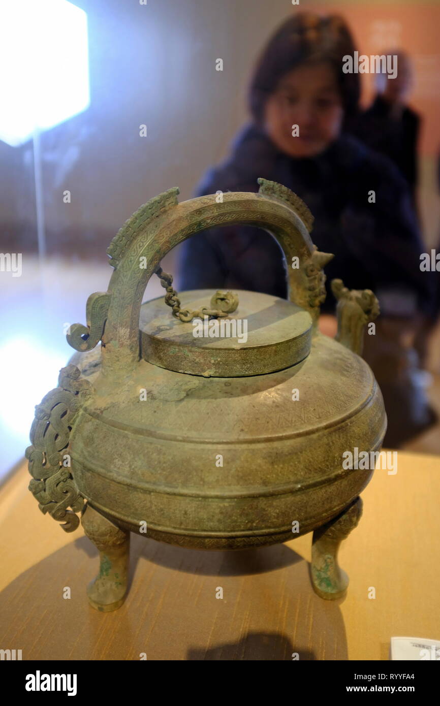 Tripodic hi-res stock photography and images - Alamy