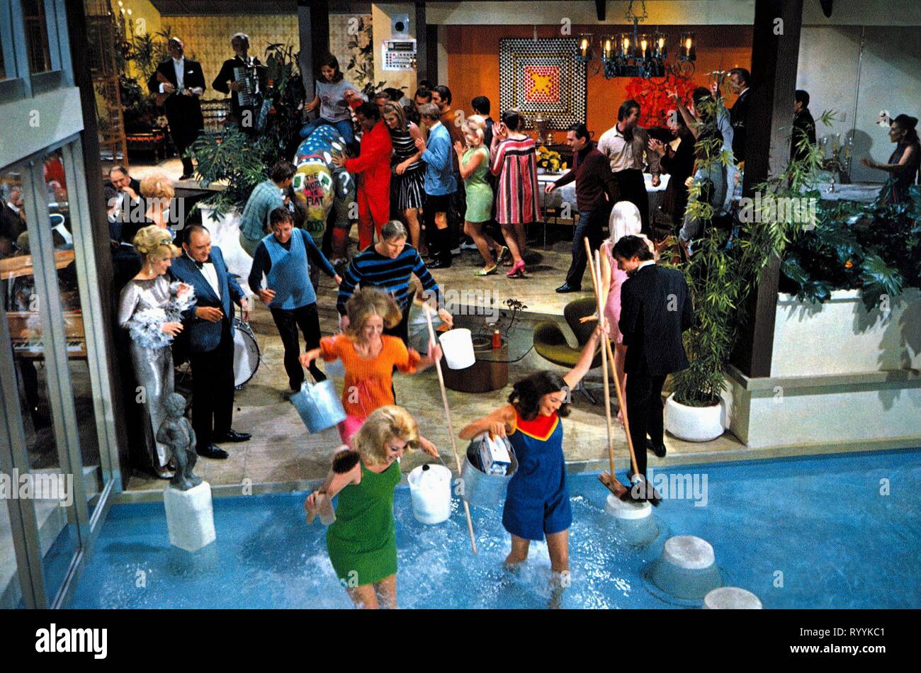 The party 1968 hi-res stock photography and images - Alamy