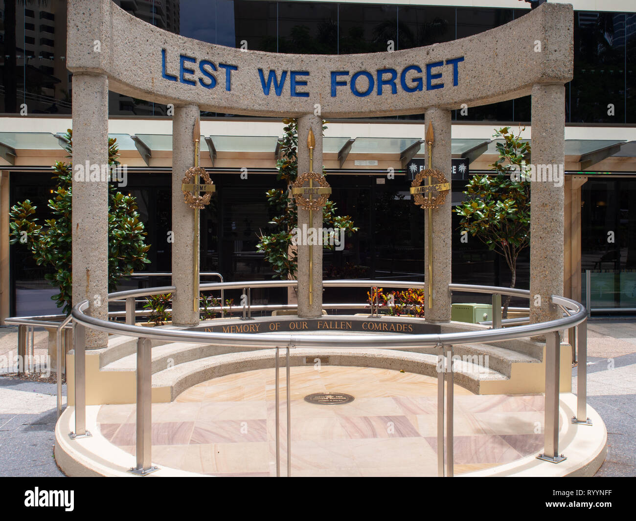 Lest we forget war memorial hi-res stock photography and images - Alamy