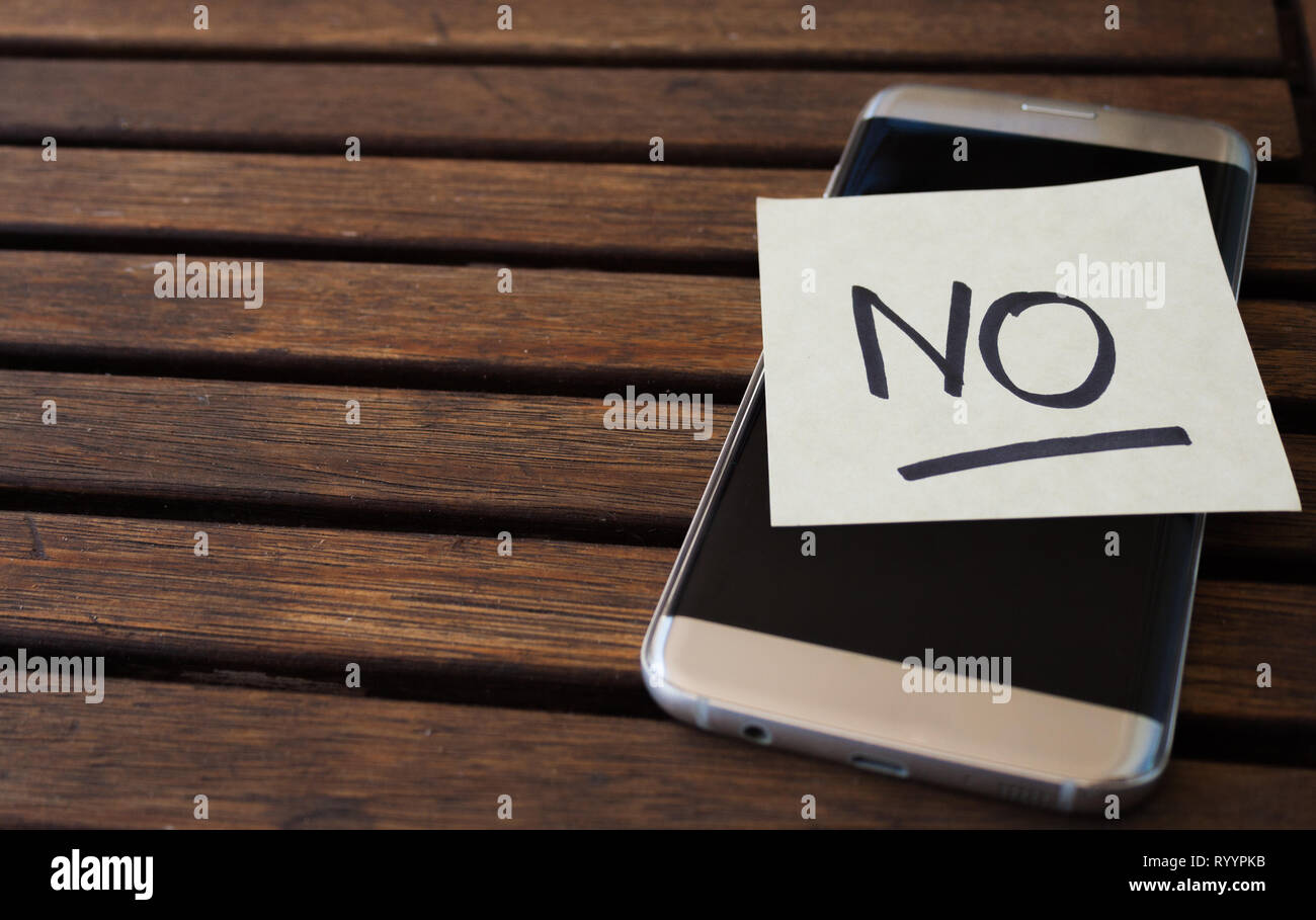 Mobile phone with sticky note as reminder to take a break Stock Photo ...