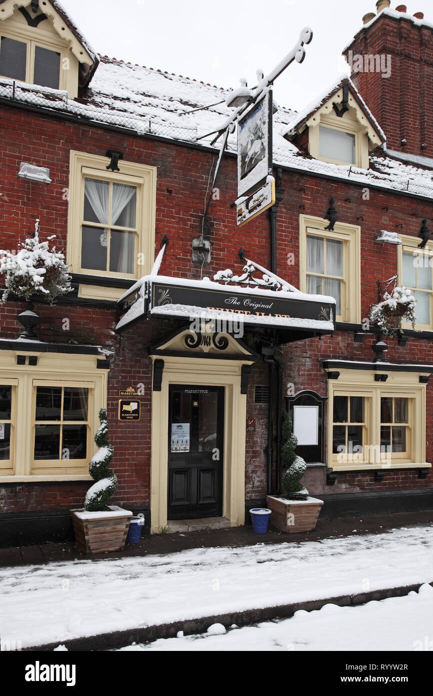 White hart public house hi-res stock photography and images - Alamy