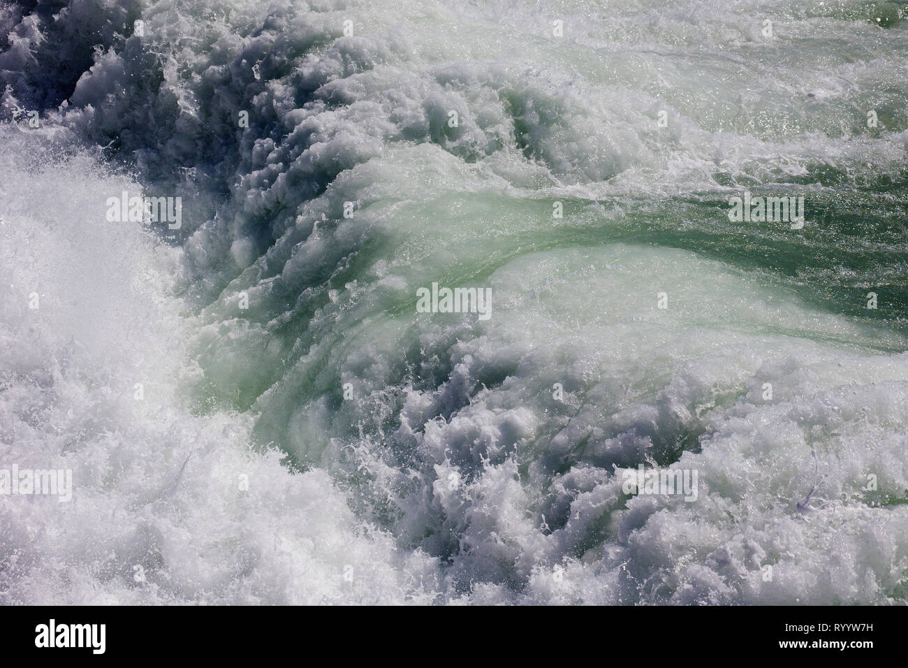 Crashing waves off the coast of Winspit, Isle of Purbeck, Dorset ...