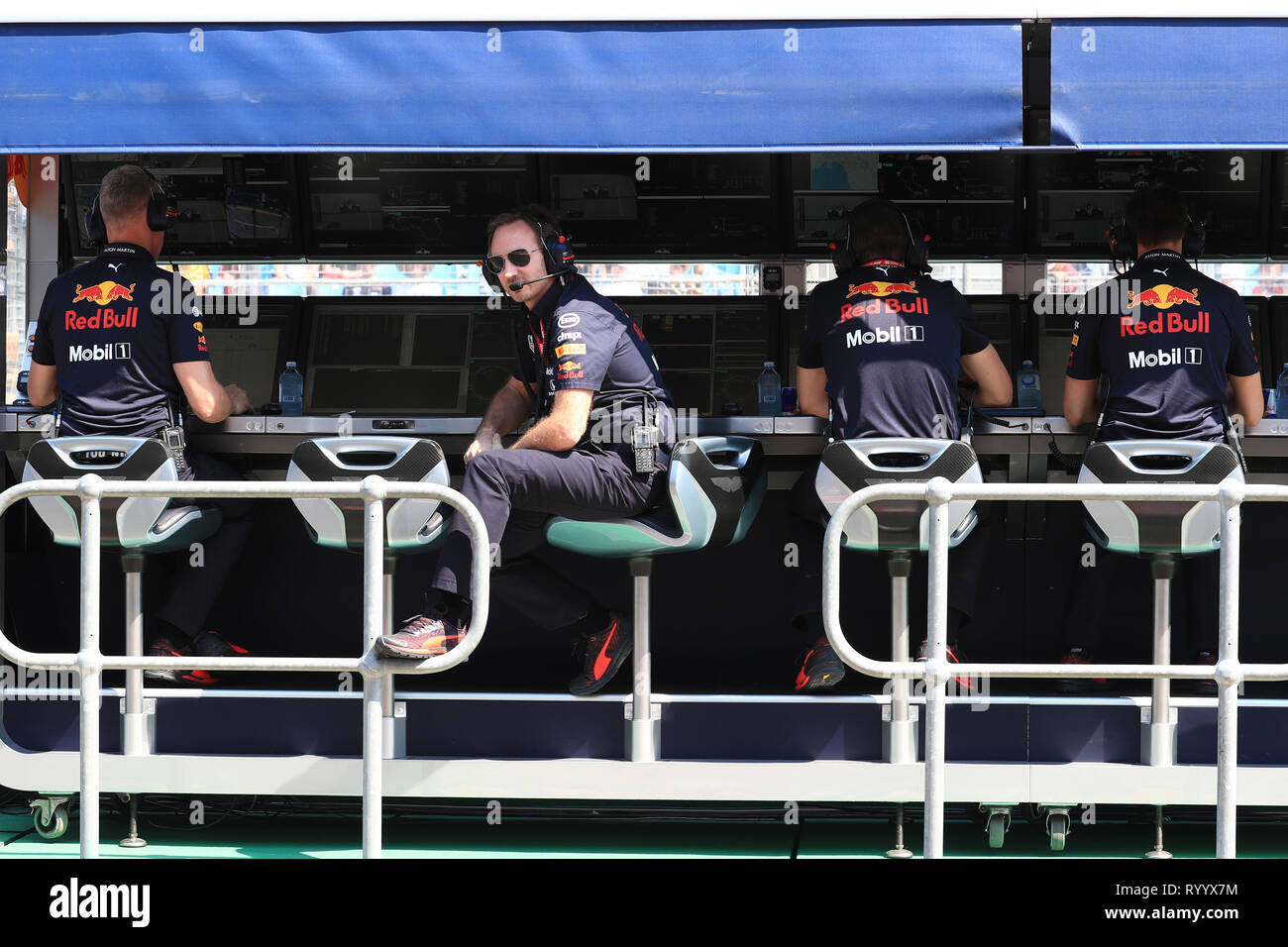 Formula 1 team pit wall hi-res stock photography and images - Alamy