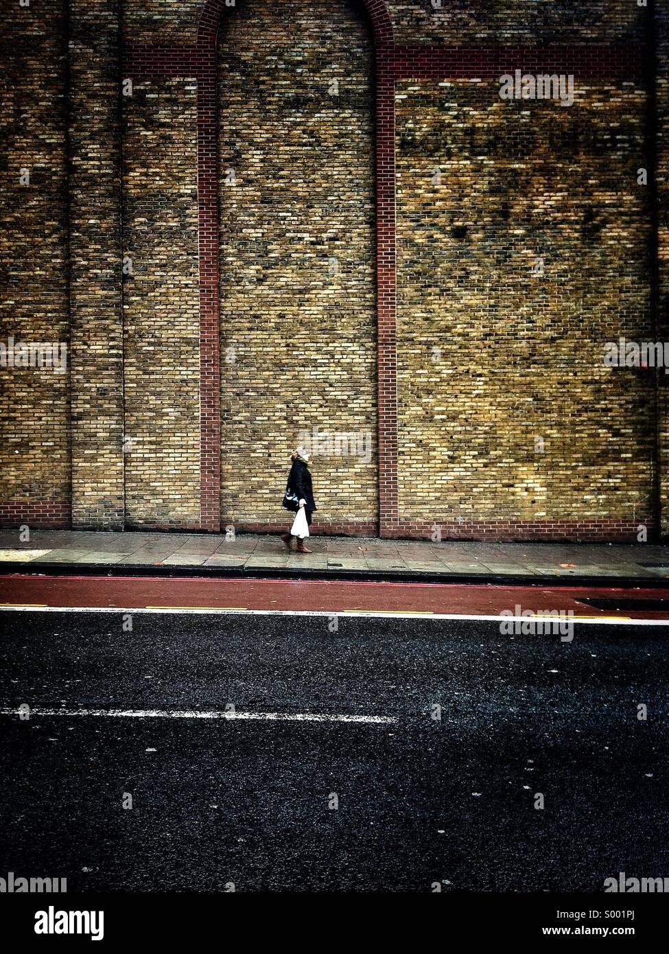 Walking past the wall hi-res stock photography and images - Alamy