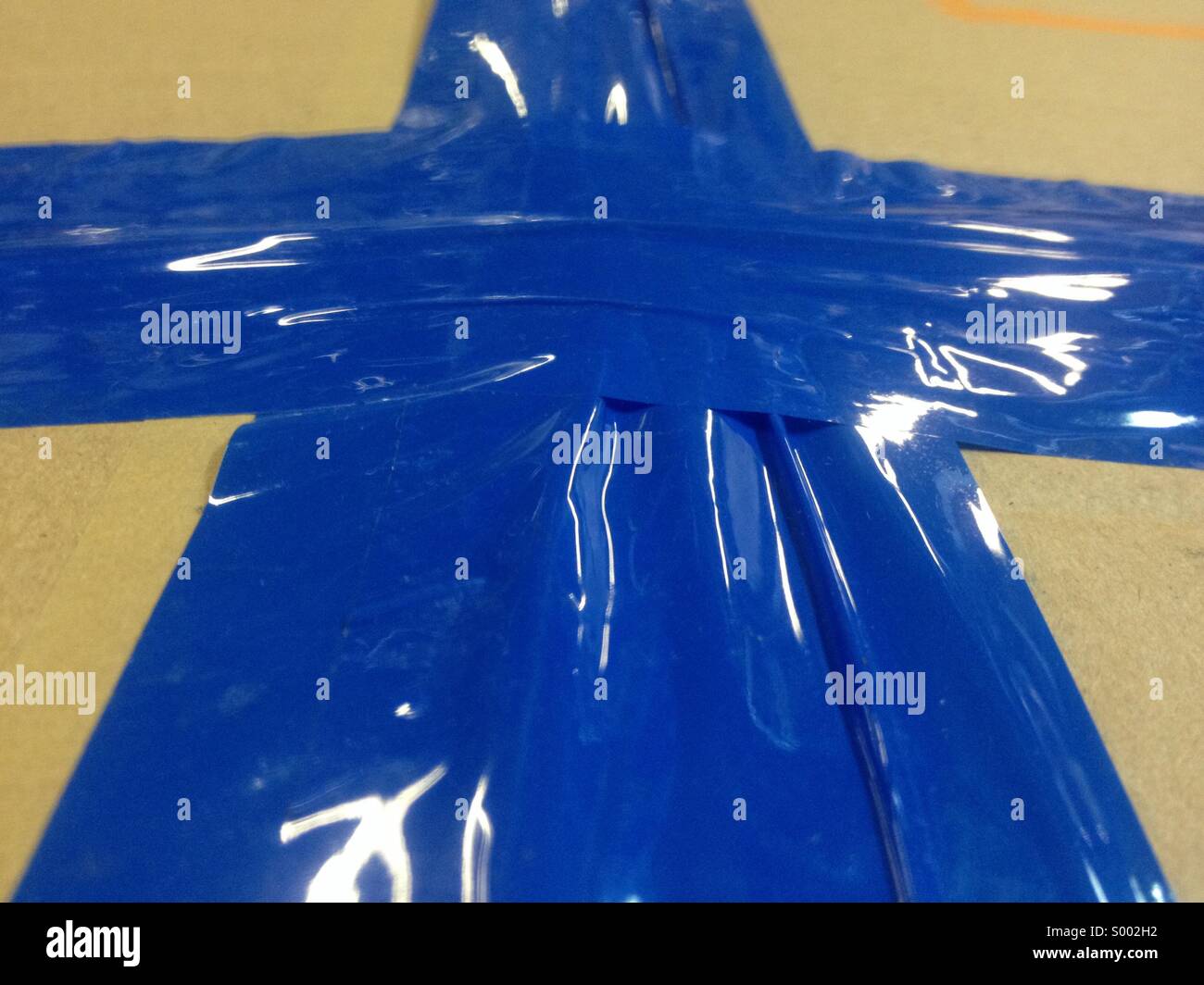 Box cross hi-res stock photography and images - Alamy