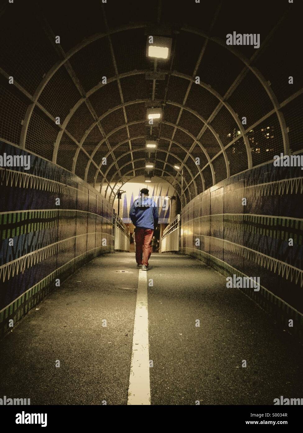 Man walk walking night hi-res stock photography and images - Alamy